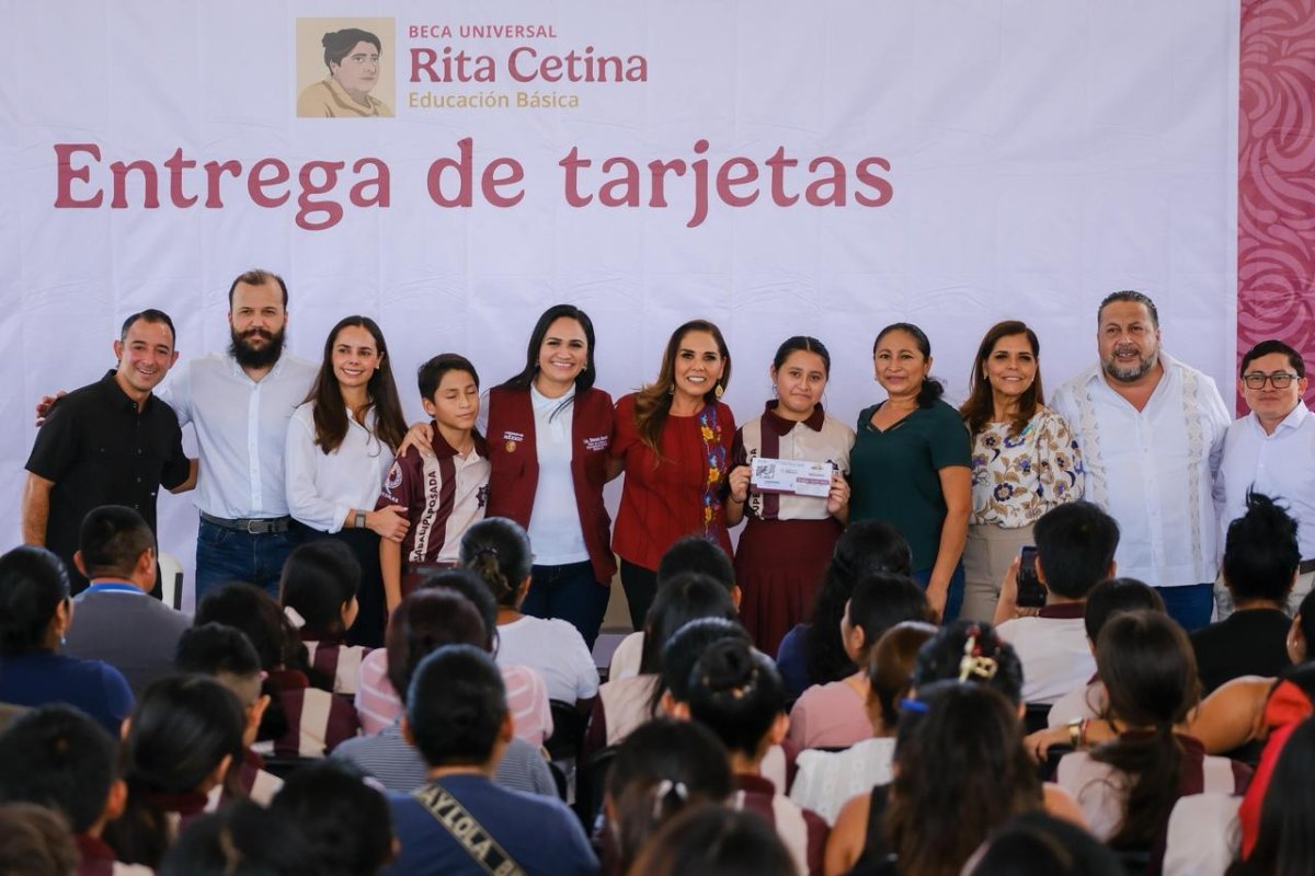 Quintana Roo entrega 374 tarjetas de la Beca Universal 'Rita Cetina' en ...
